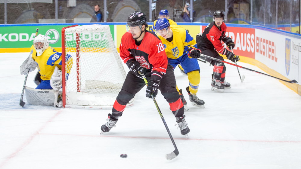 IIHF - Japan sets up last-day showdown