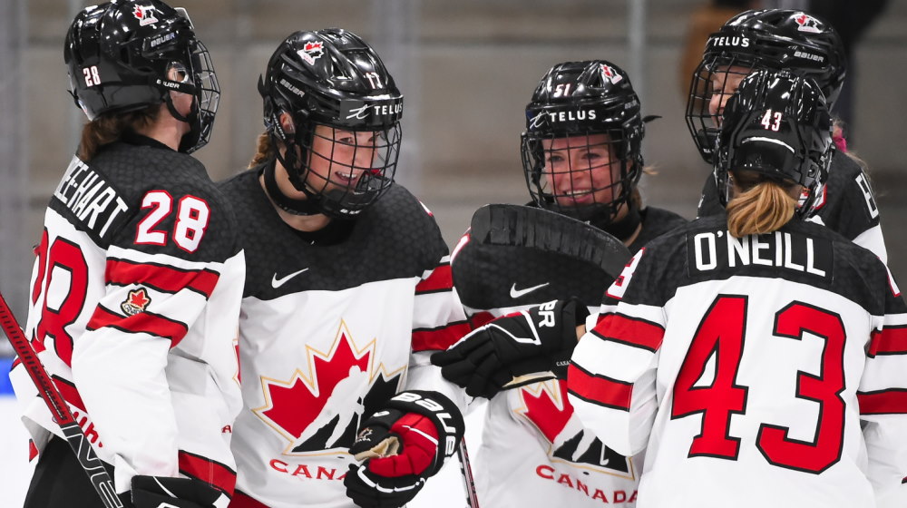 IIHF - Canada takes it to Japan