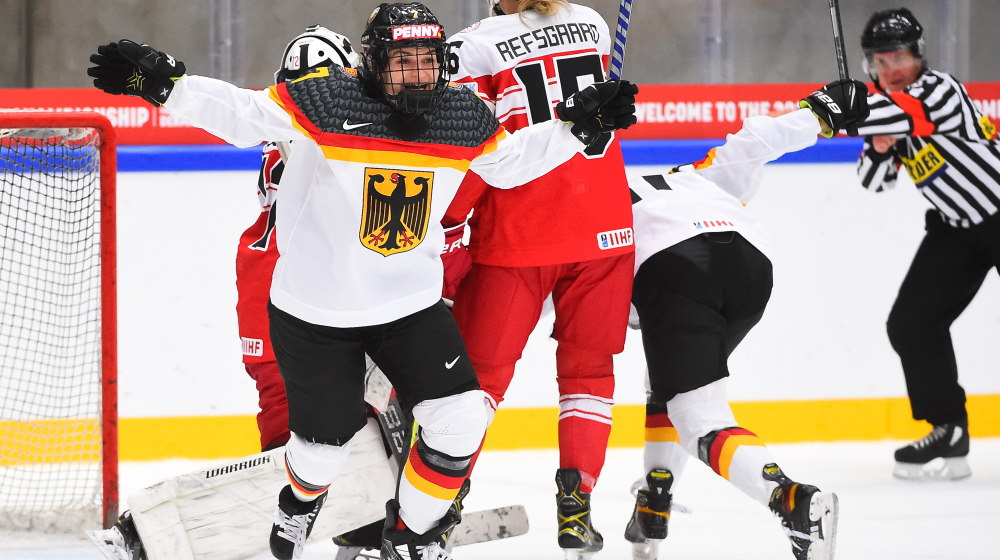 IIHF - Germany beats the buzzer