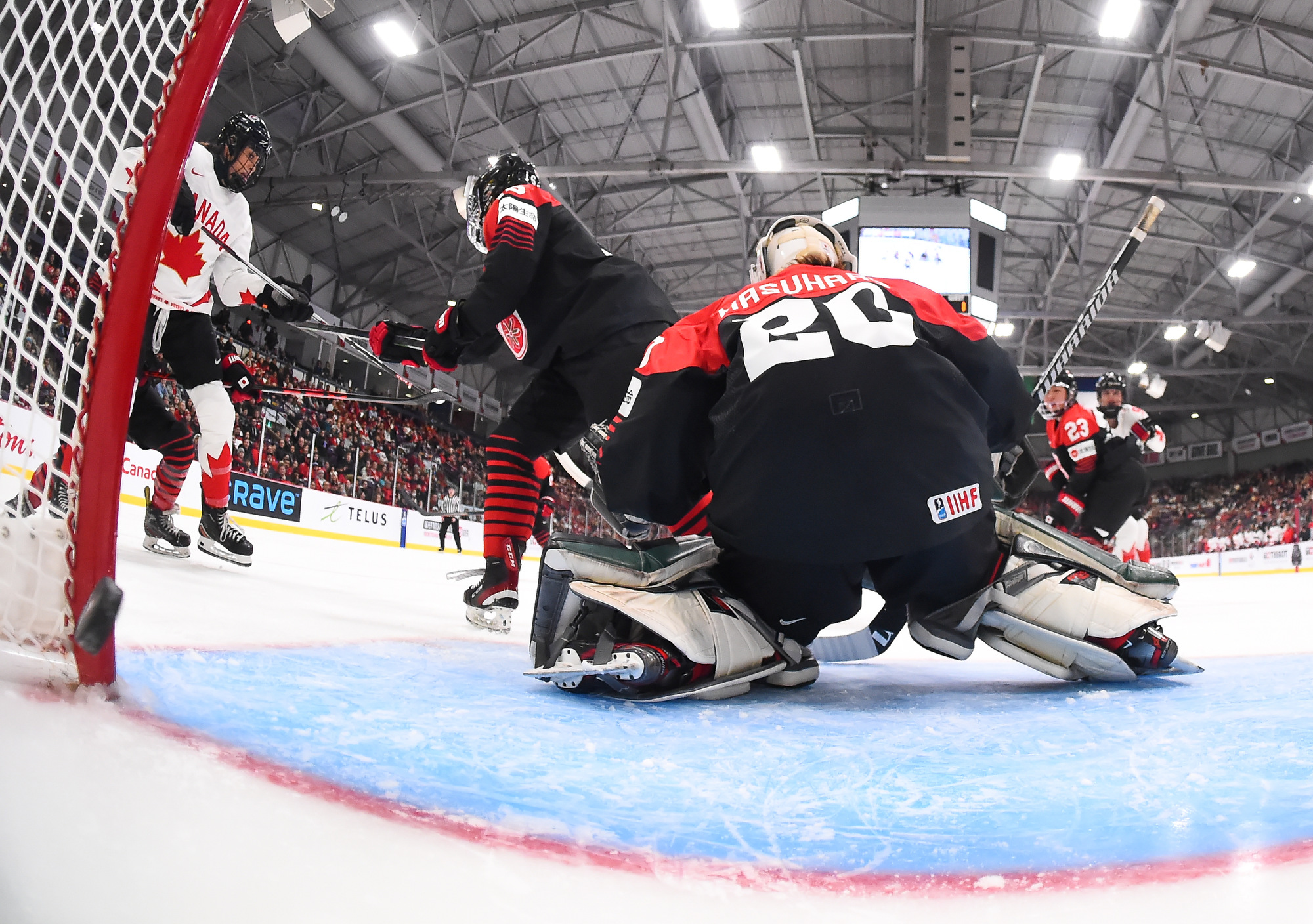 IIHF - Canada rolls along