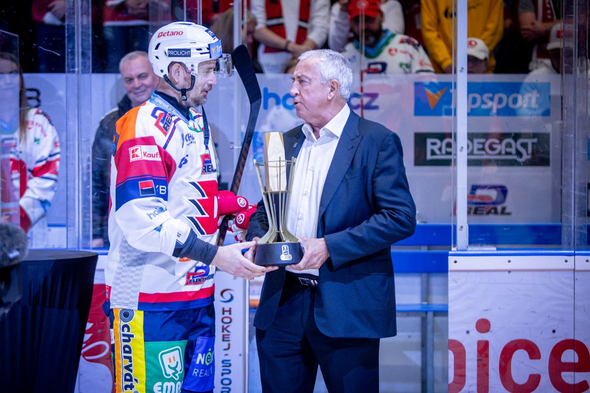IIHF - Cervenka gets Player of the Year trophy