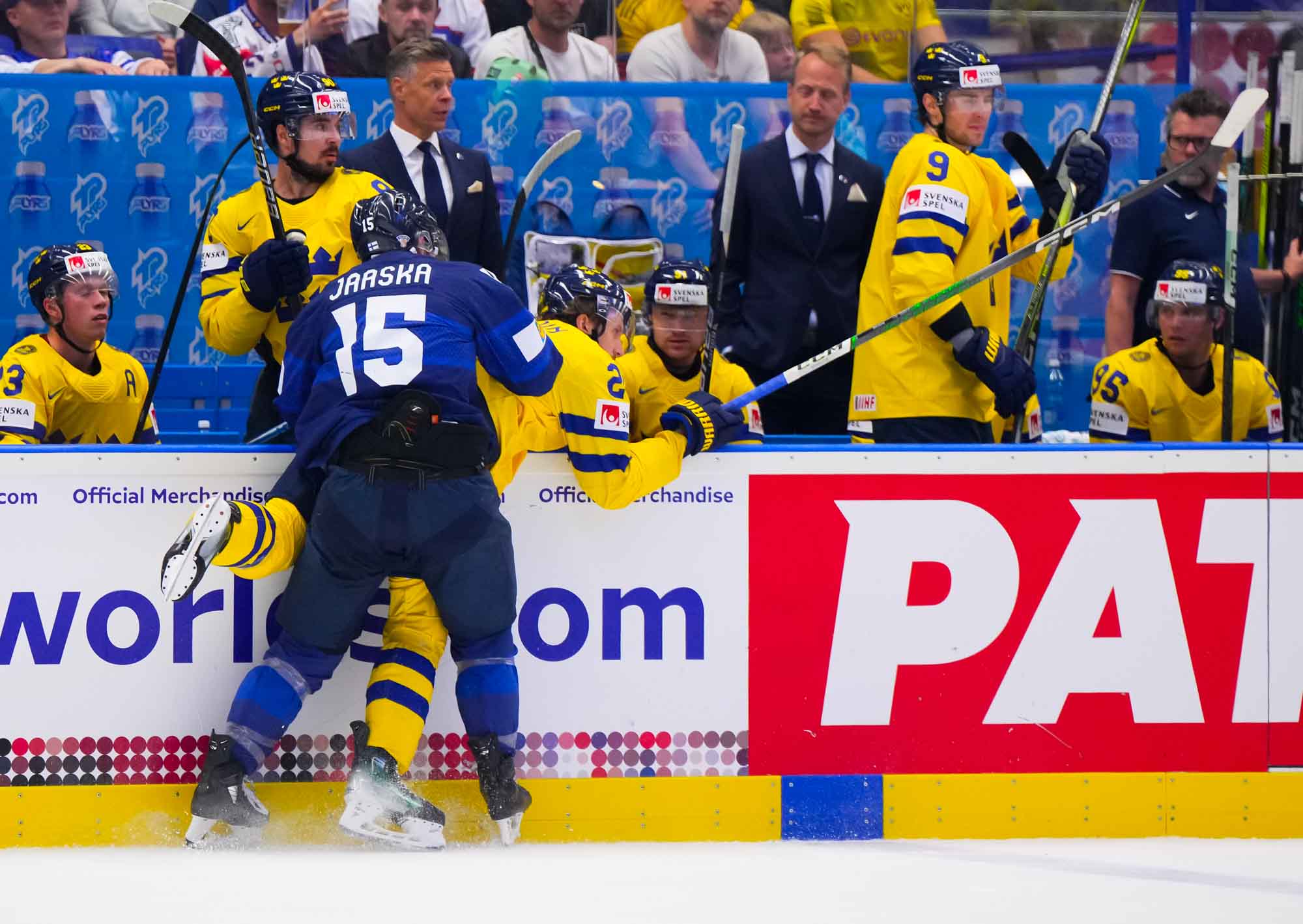 IIHF - OT goal pushes Sweden into semi-final