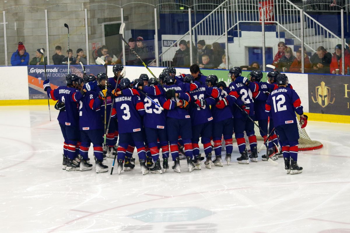 IIHF - Sihwan hat-trick secures promotion for Korea U20s