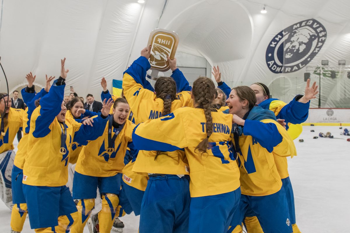 IIHF - Unstoppable Ukraine grabs gold