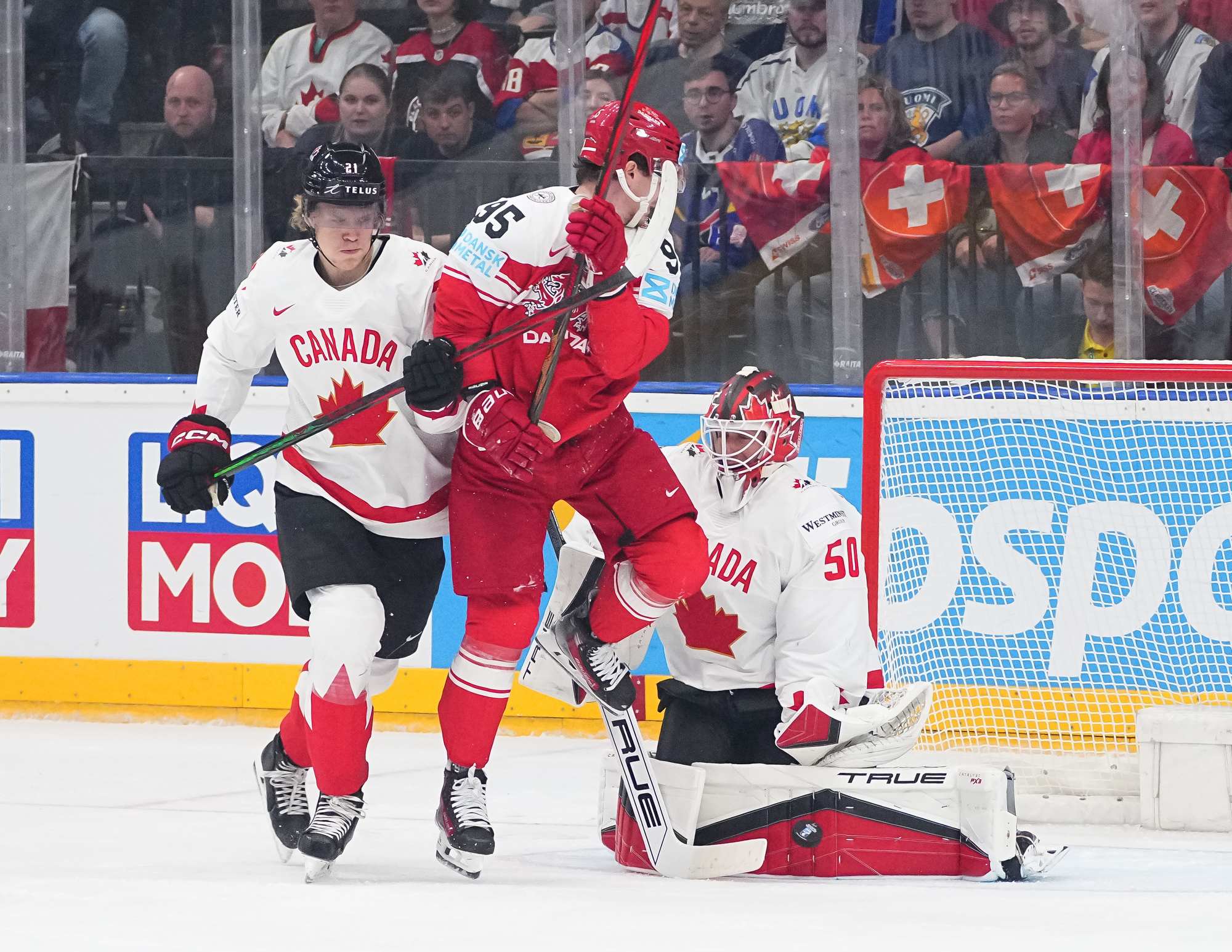 IIHF - Bedard paces Canada to win