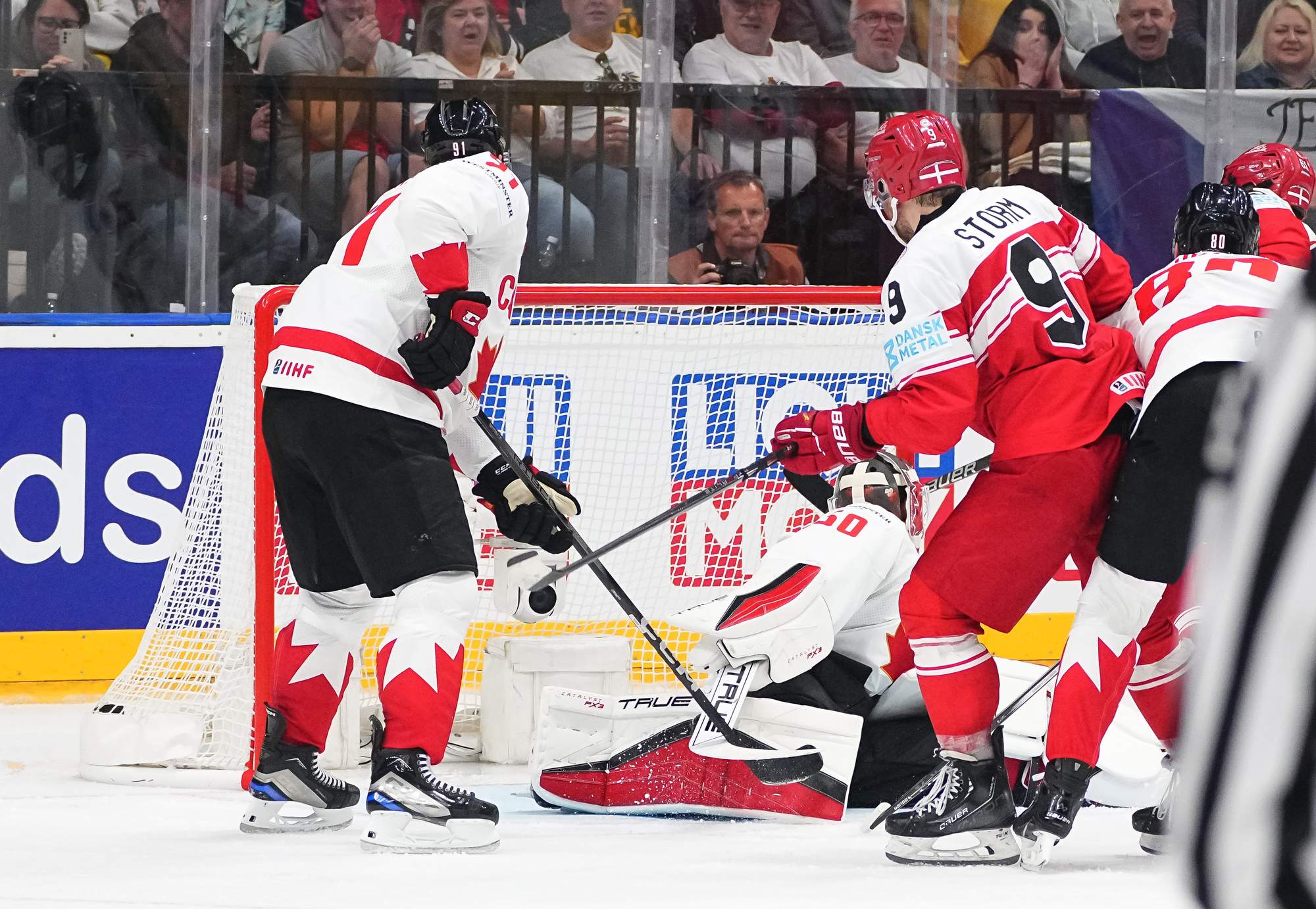 IIHF - Bedard paces Canada to win