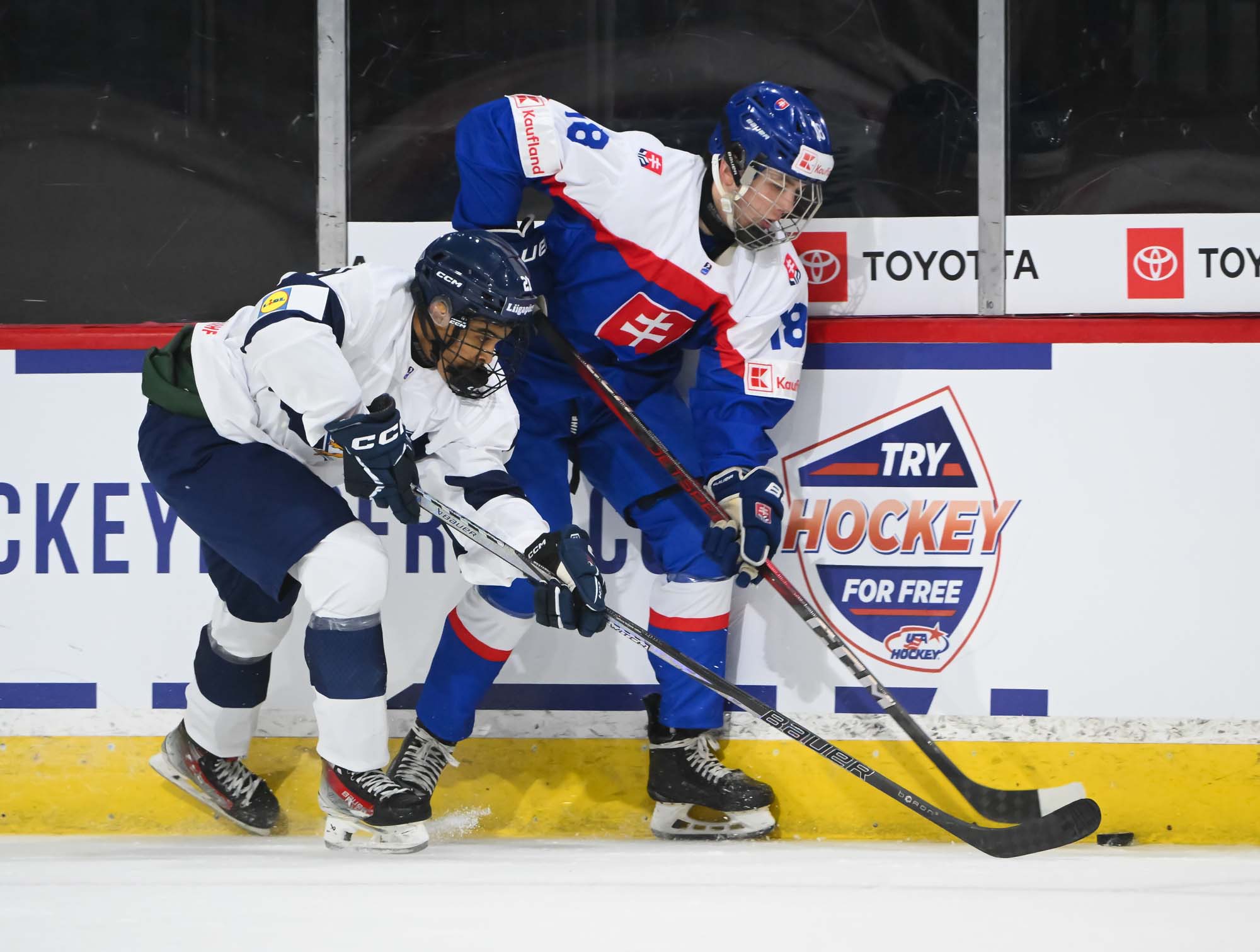 IIHF - Pradel perfect in U18 opener