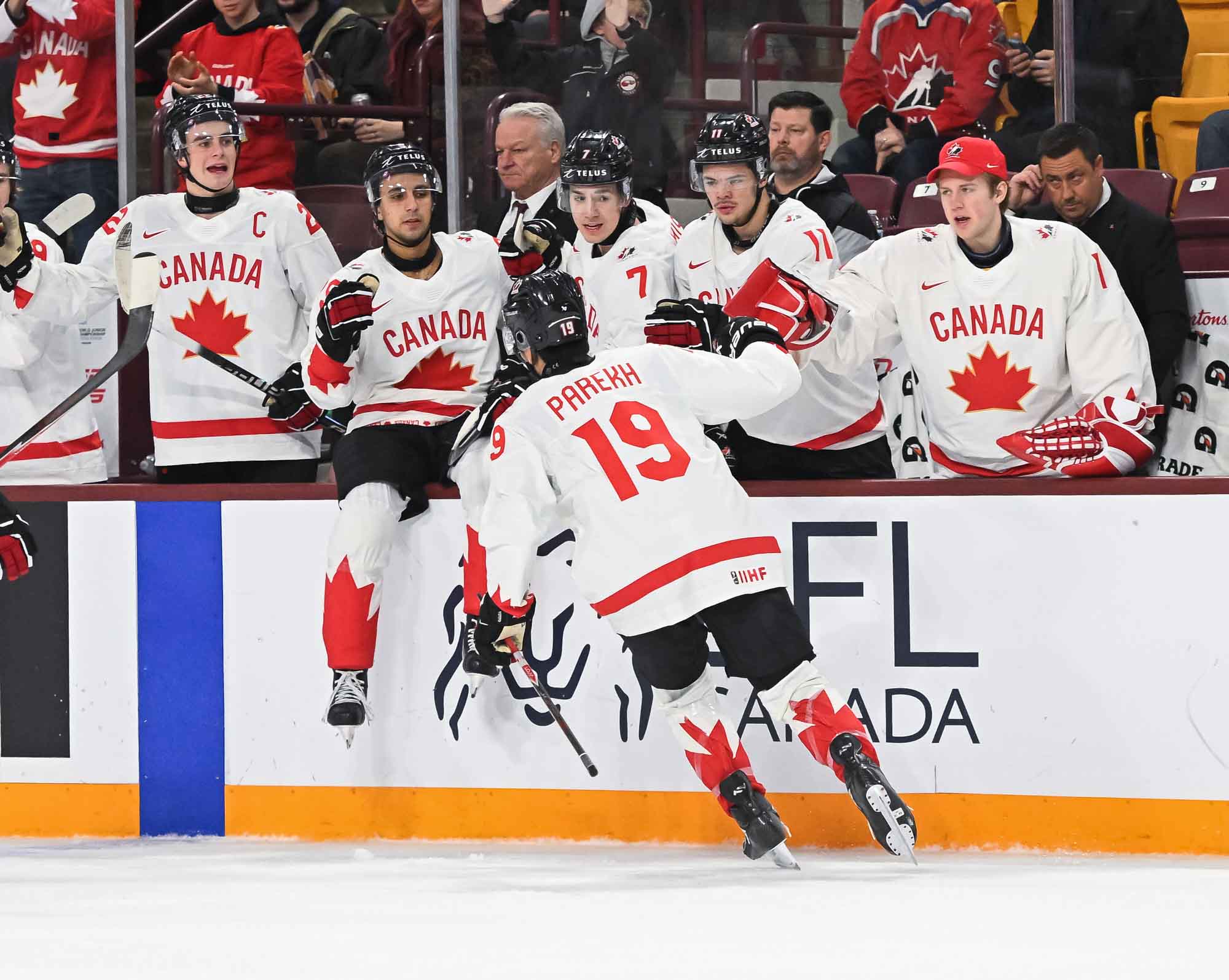 IIHF - Canada shoots high, beats Czechs