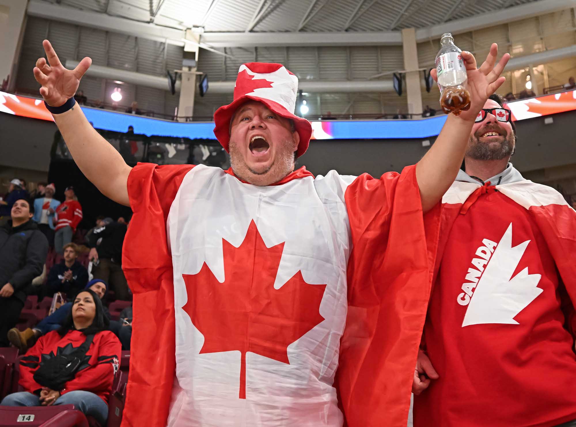 IIHF - Canada shoots high, beats Czechs