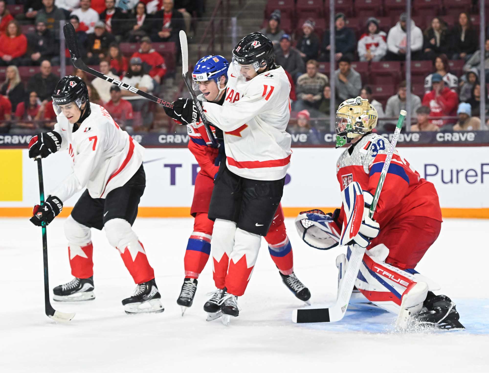 IIHF - Canada shoots high, beats Czechs