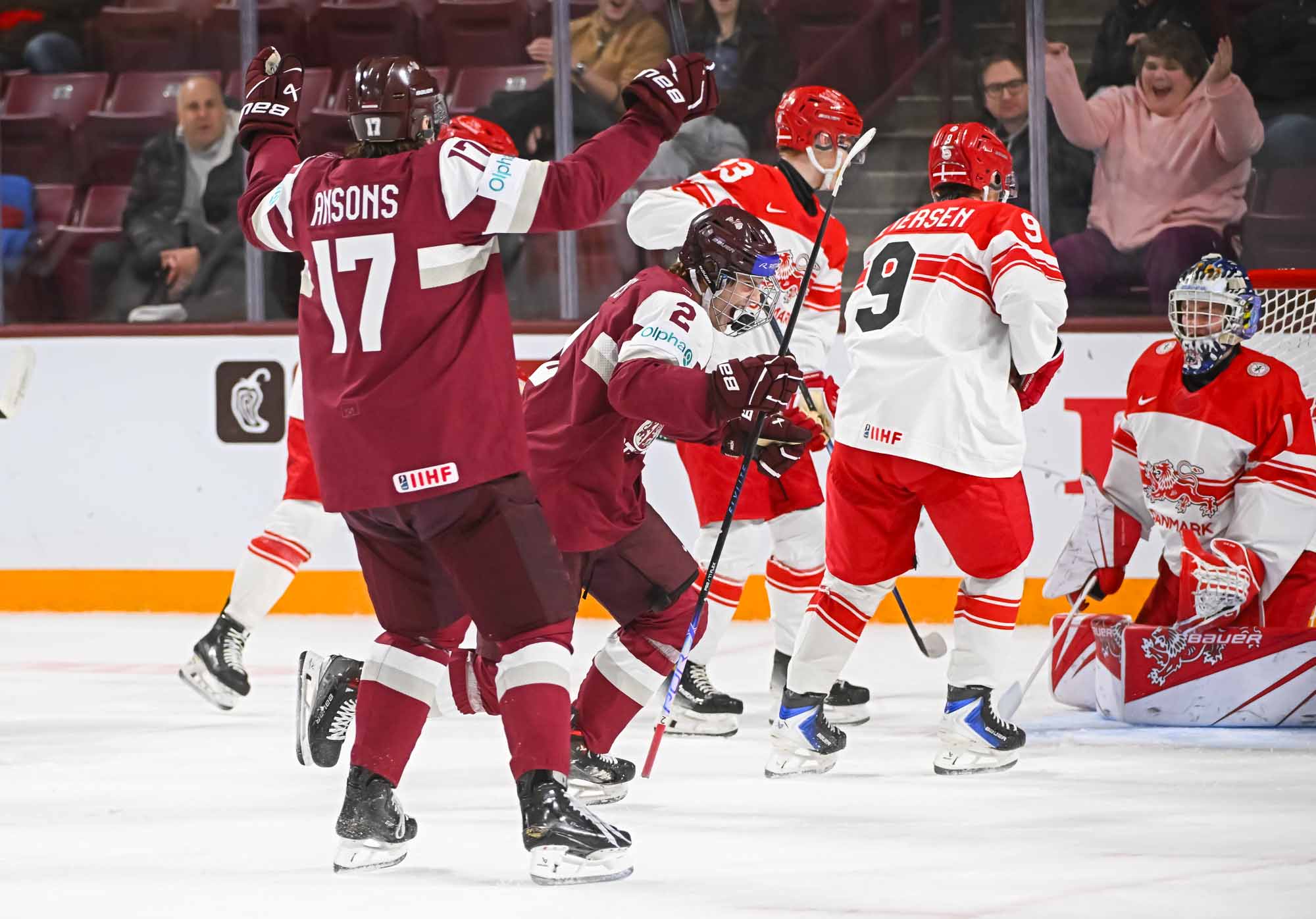 IIHF - Latvia makes playoffs with win