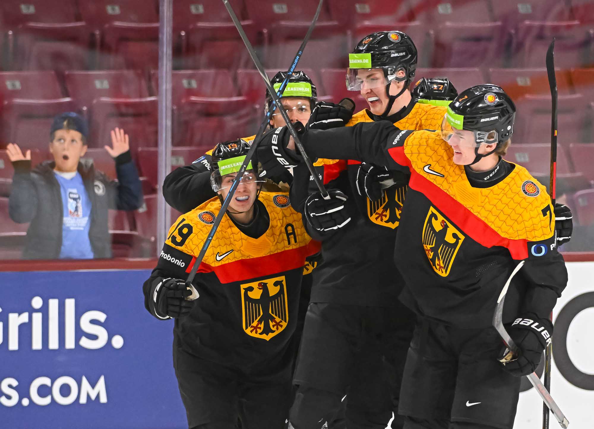 IIHF - Germans win, stay up