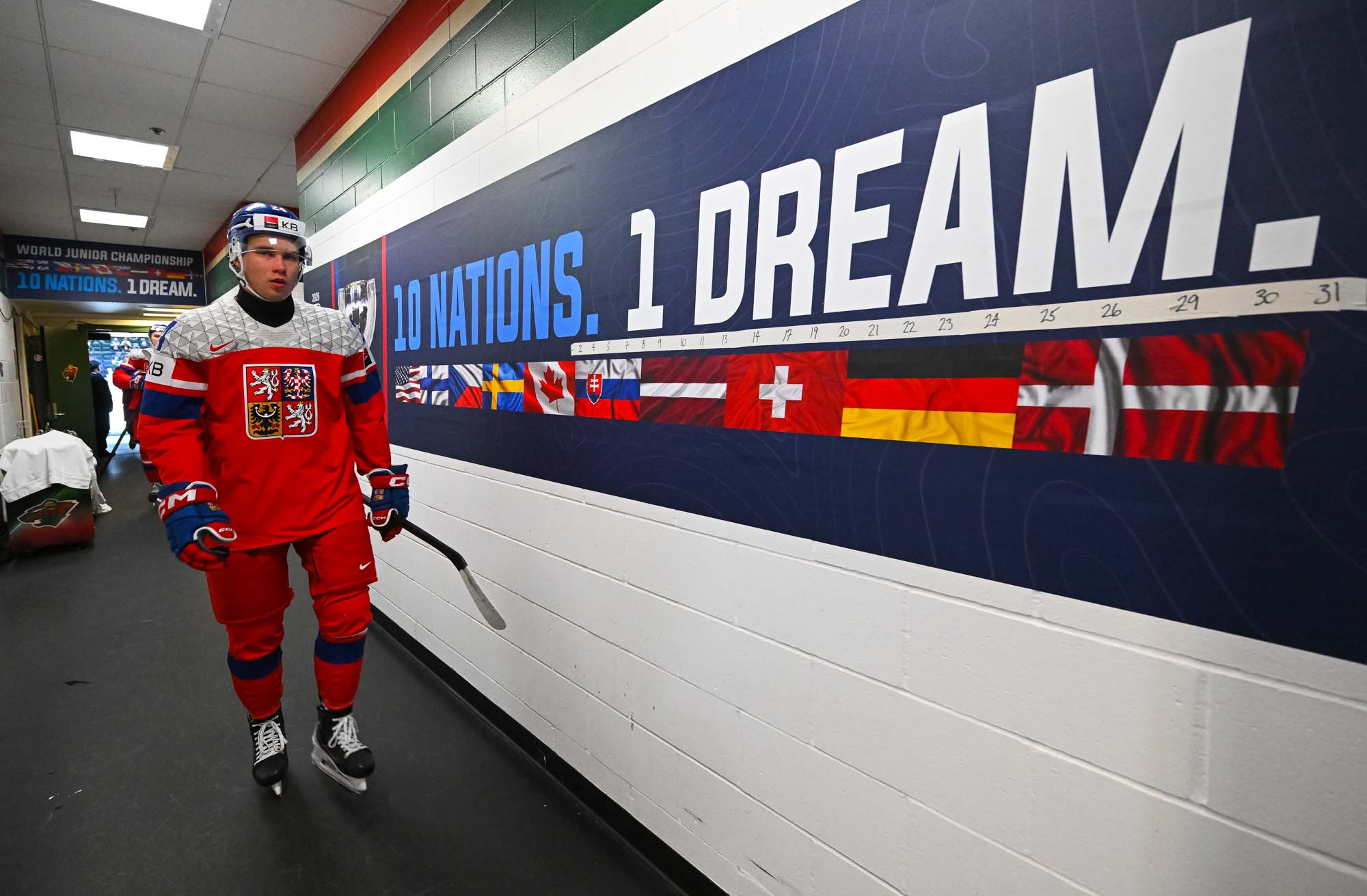 IIHF - Swedes win dramatic third gold