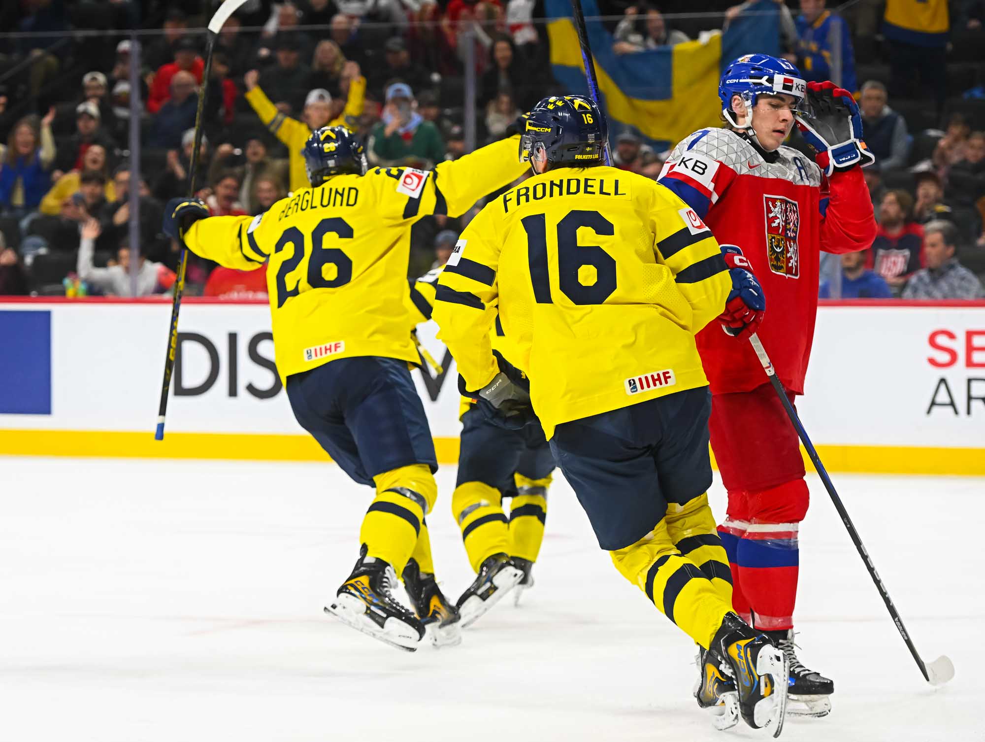 IIHF - Swedes win dramatic third gold