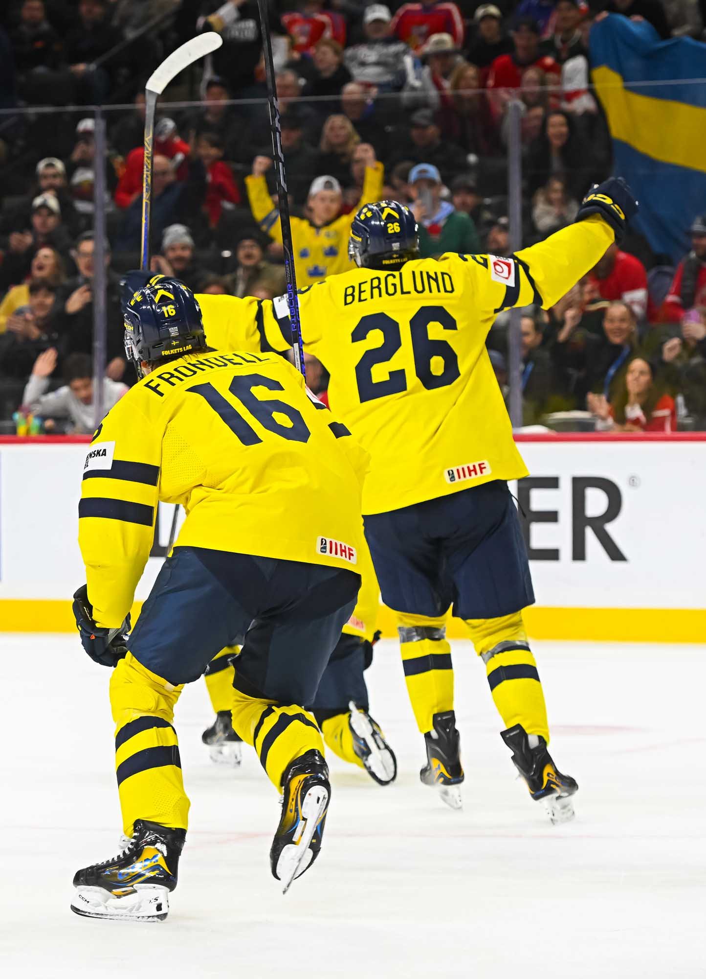 IIHF - Swedes win dramatic third gold