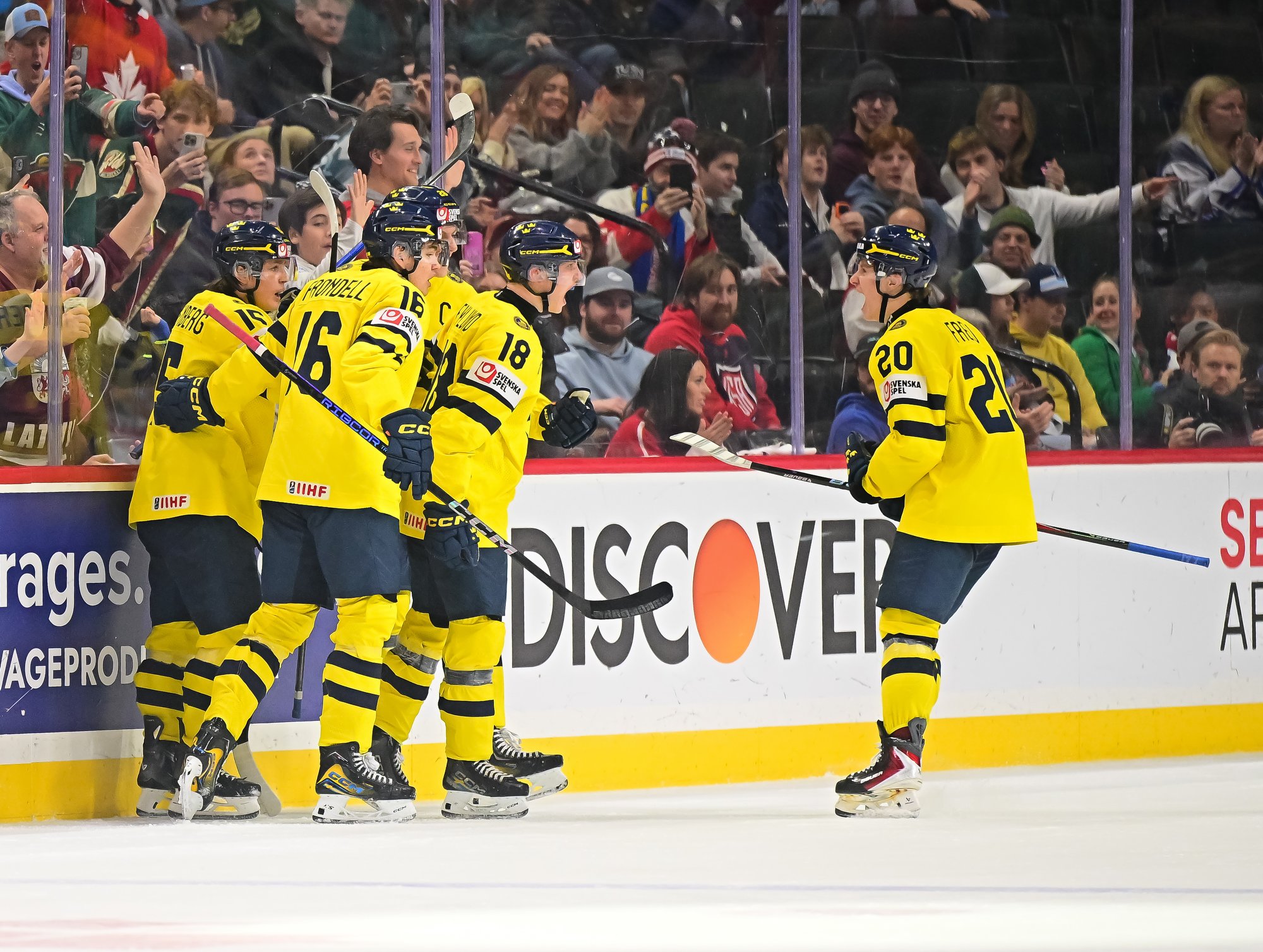 IIHF - Swedes win dramatic third gold