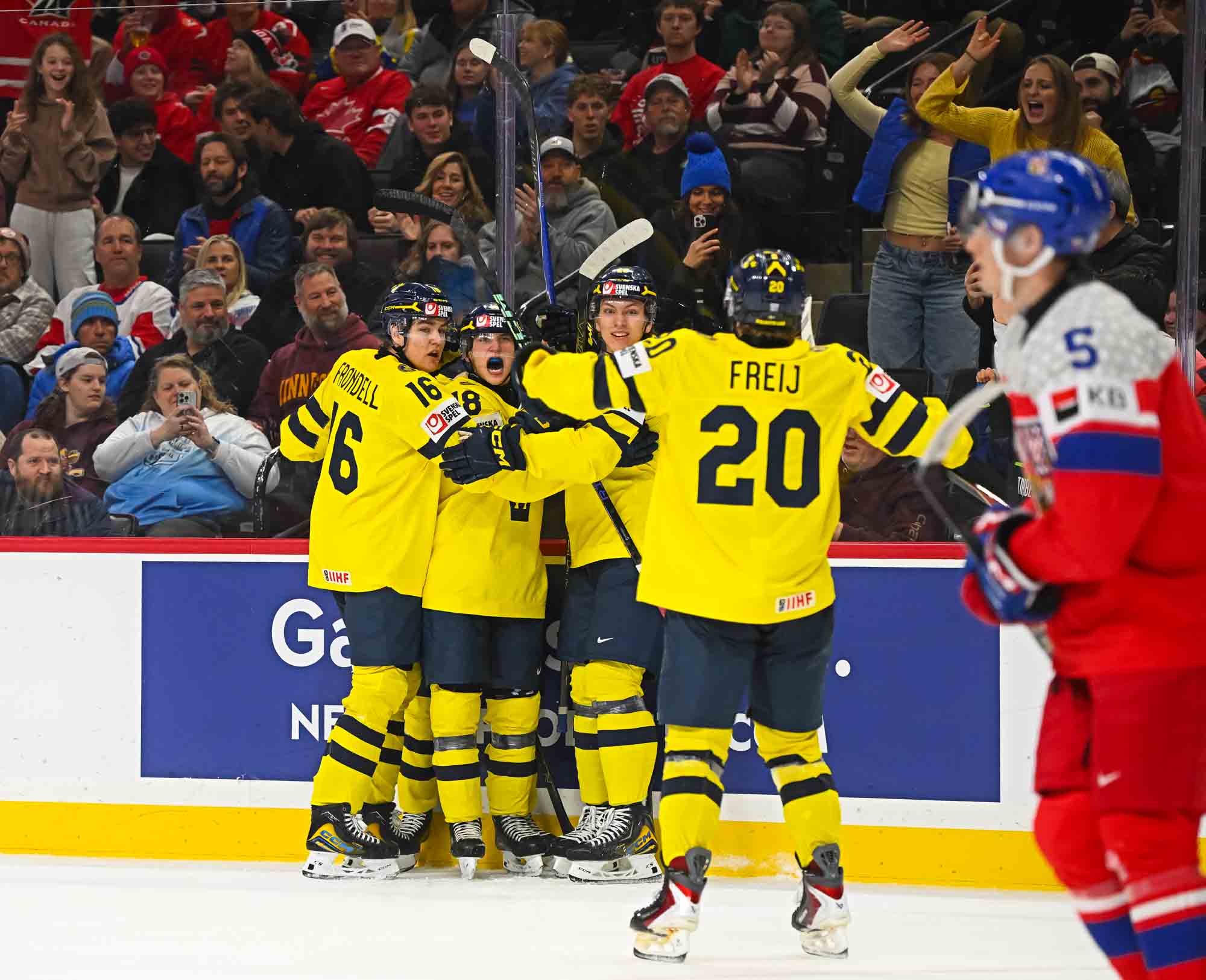 IIHF - Swedes win dramatic third gold