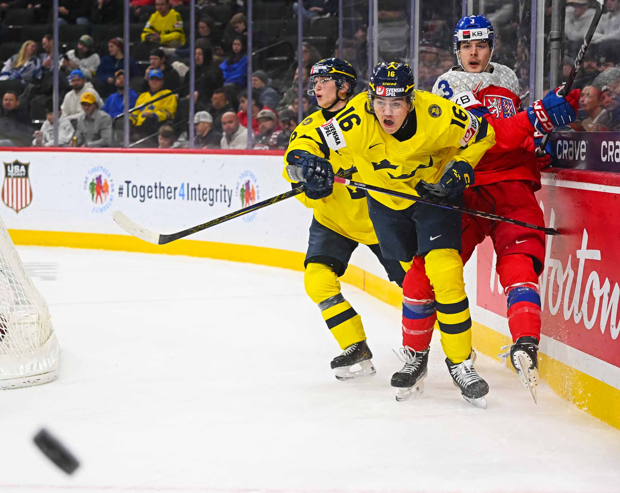 IIHF - Swedes win dramatic third gold