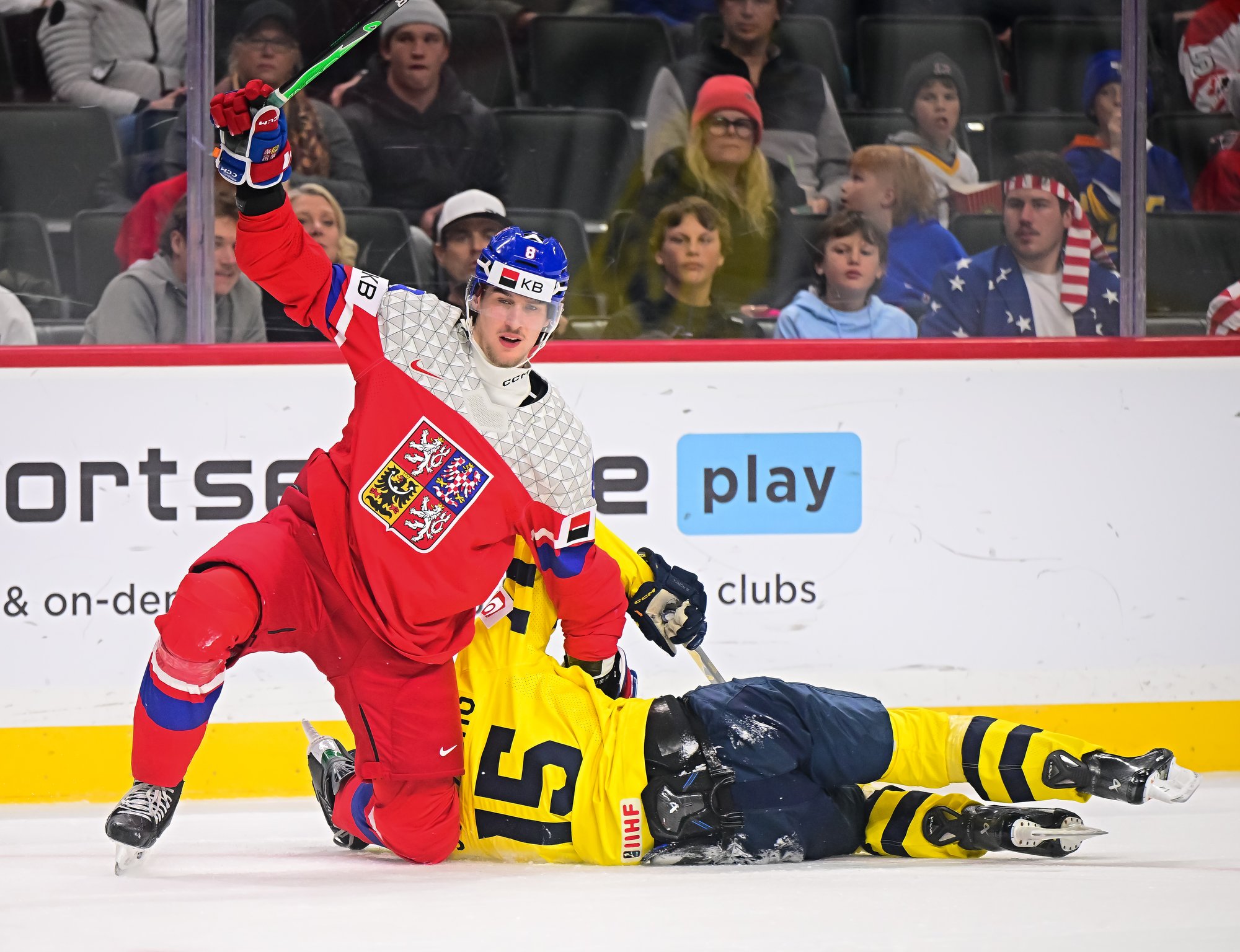 IIHF - Swedes win dramatic third gold