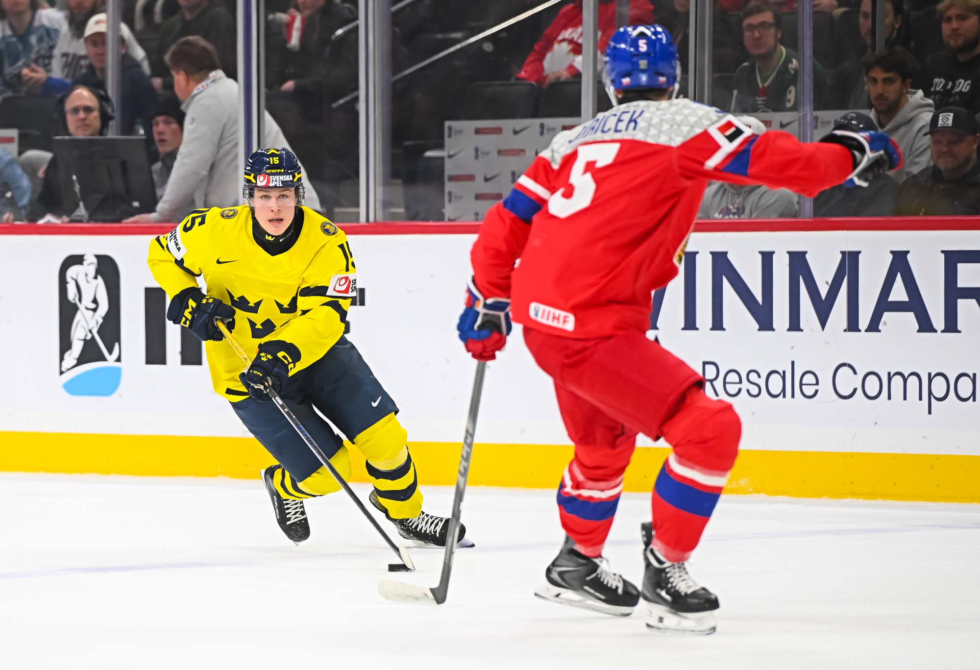 IIHF - Swedes win dramatic third gold