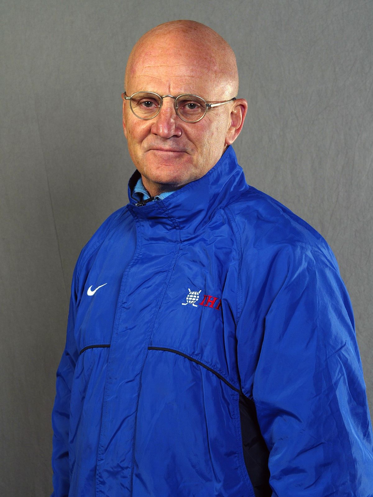 IIHF - Dag Olsson passes IIHF - Dag Olsson passes