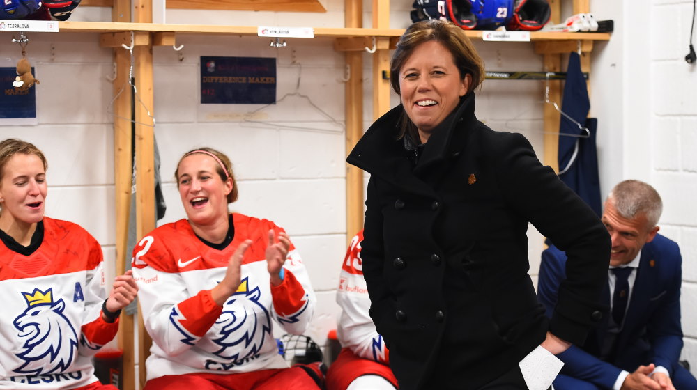 IIHF - Big or small, a bench is a bench