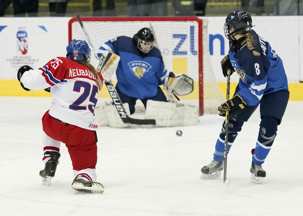 IIHF - Finns win defensive battle